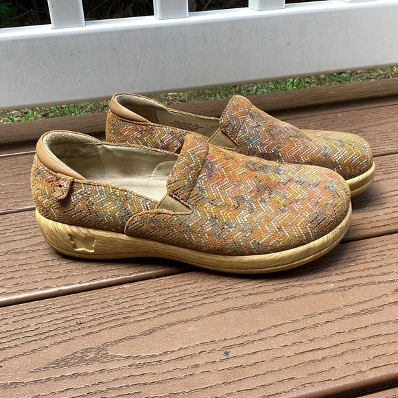 Alegria | Shoes | Alegria Keli Ric Rack Tan Clog Womens Shoe Size 9 ...